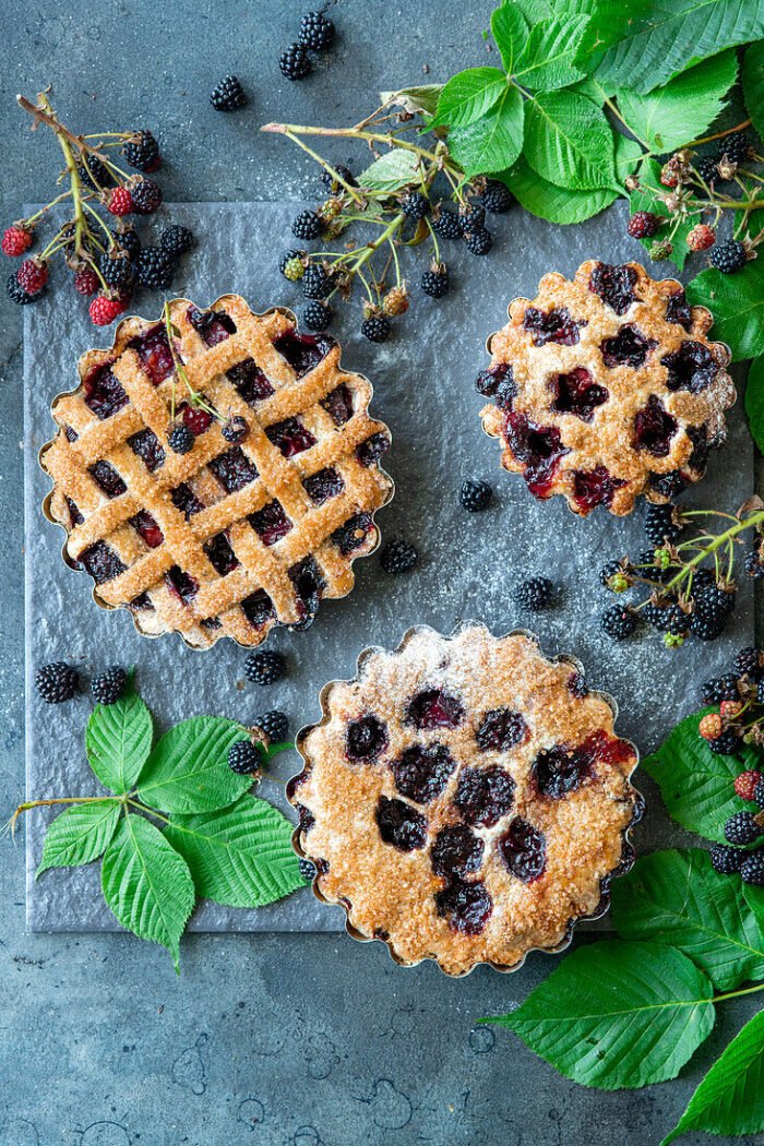 Mini Blackberry Pies - Love cake bake